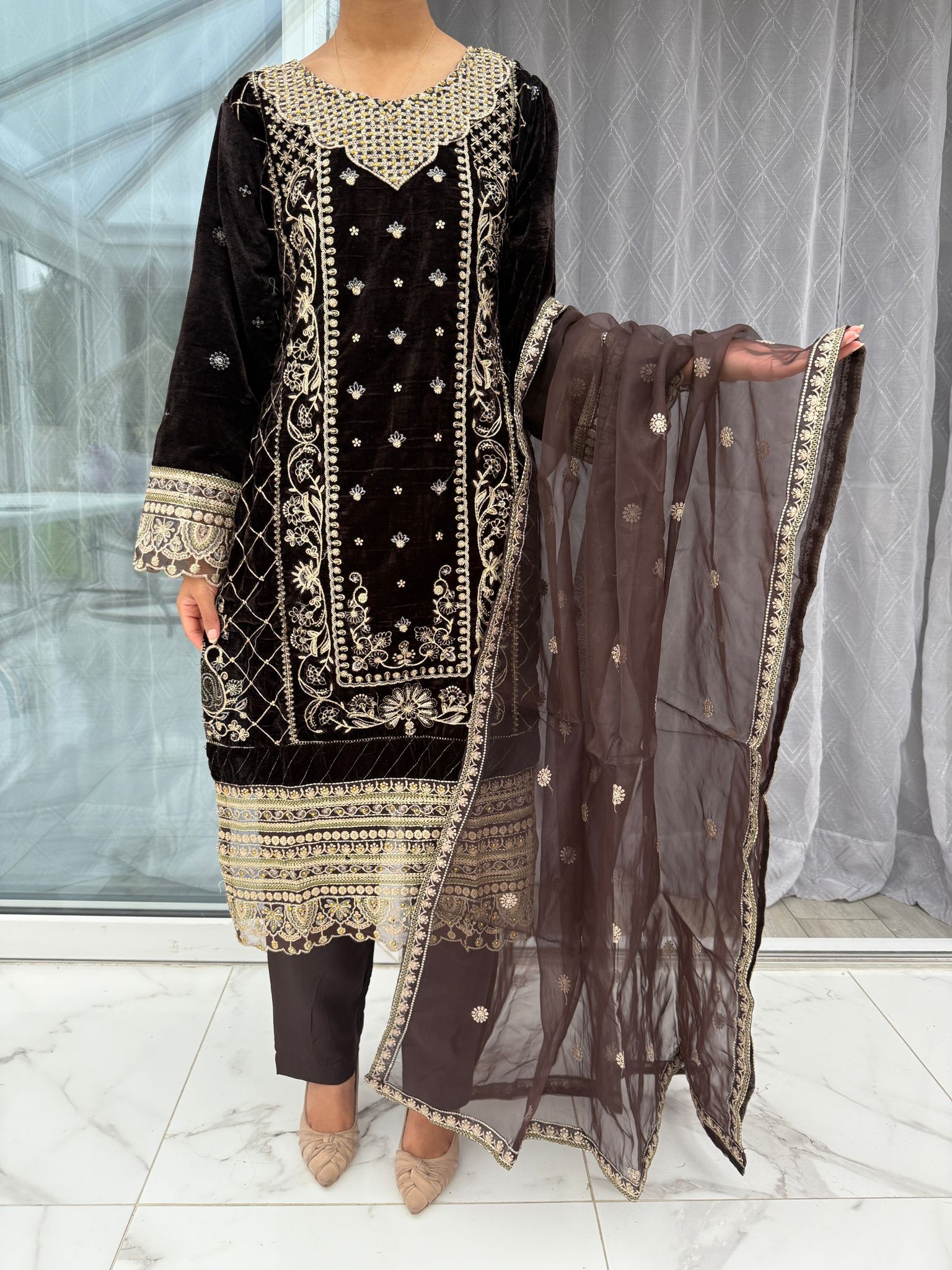 SIMRANS NURI - CHOCOLATE BROWN – The Traditional Attire Online